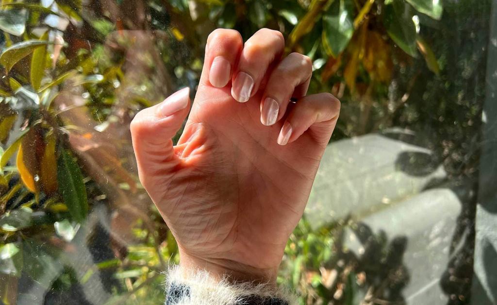 LA-BEK: Semi-Cured Gel Nails vs. Salon Shellac Nails | LA-BEK
